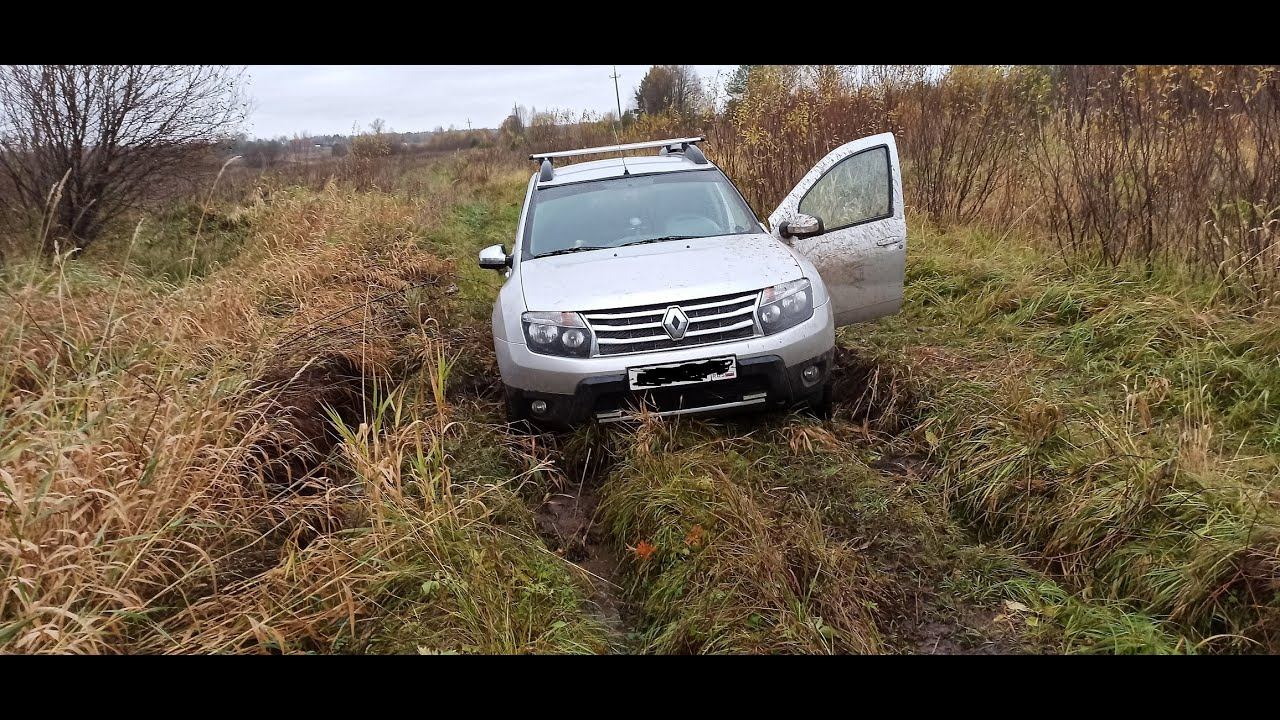 Дастер и Уазик  по небольшому бездорожью.