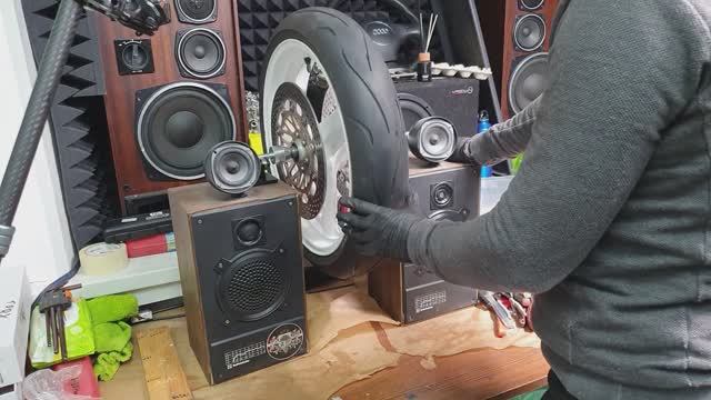 Мотодневник Honda CBR400RR NC23 замена передних ступичных подшипников установка колеса и вилки