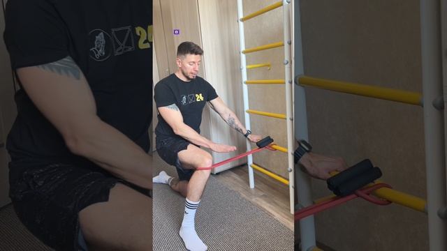 Отведение бедра в выпаде с резиной