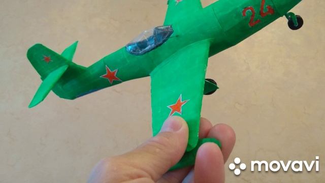 Модель самолета Як-23 из бумаги и картона.