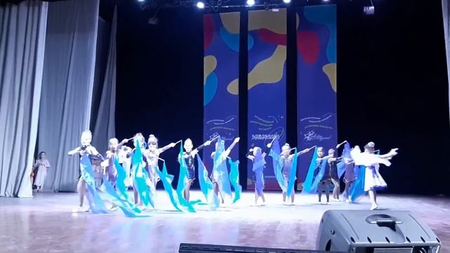 Птицы в небесных волнах