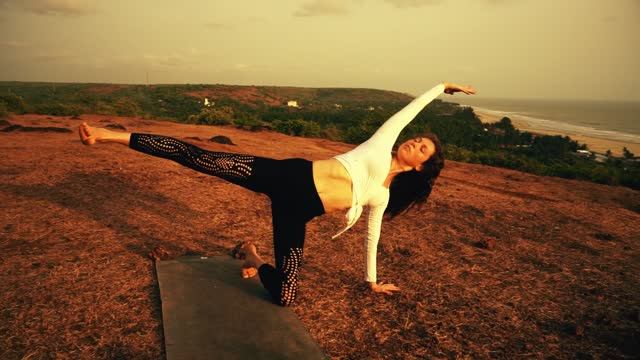 Вадим Попов и Саймат Тагирова
Йога, Аюрведа, Путешествие в Хампи

https://vadimpopov.com/ragi-tour