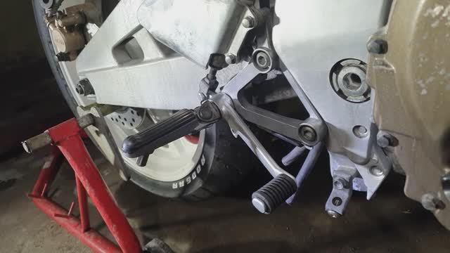 Мотодневник Honda CBR400RR NC23 замена подножек