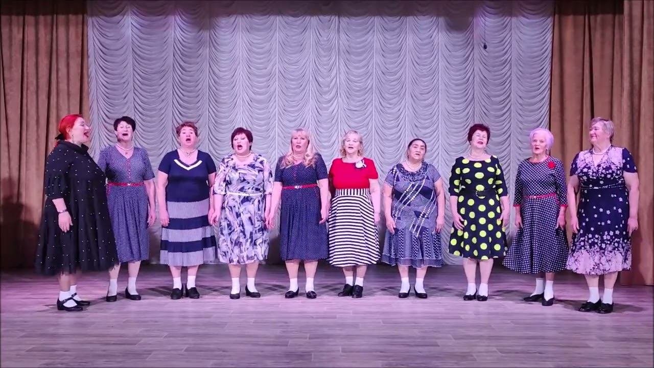 Народный ансамбль русской песни "Зорька алая" - песня "Девчонки танцуют на палубе"