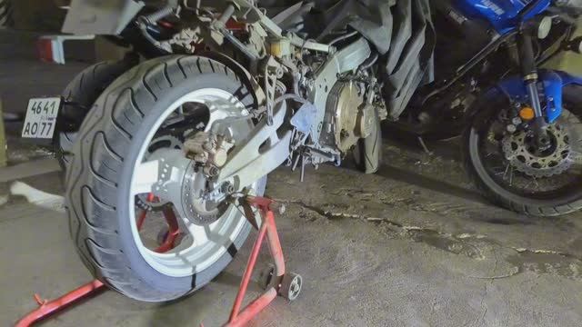 Мотодневник Honda CBR400RR NC23 замена задних ступичных подшипников и тормозного диска
