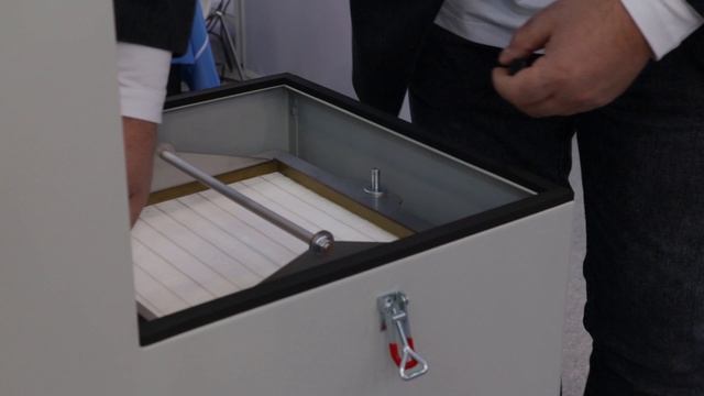 Замена фильтров на вытяжной установке "Тайфун-1100М"