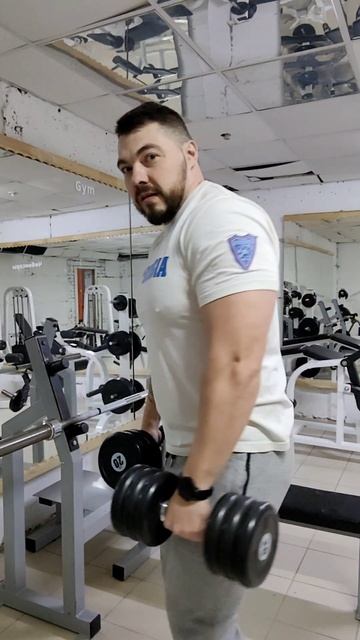 Шараги с гантелями