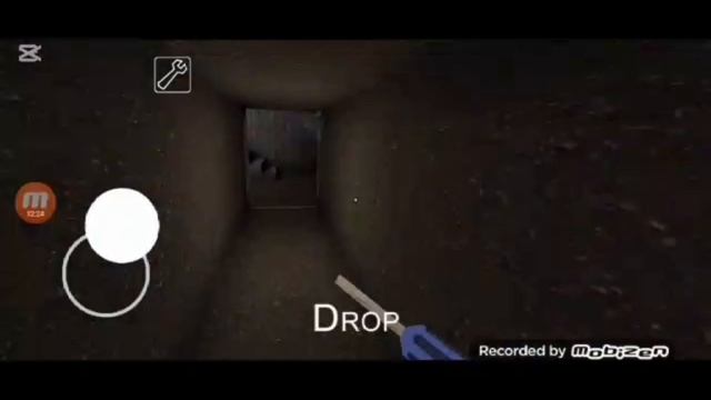 Мой друг збегает через канализацию от злой Анжелы в Granny 1версии 1.8!