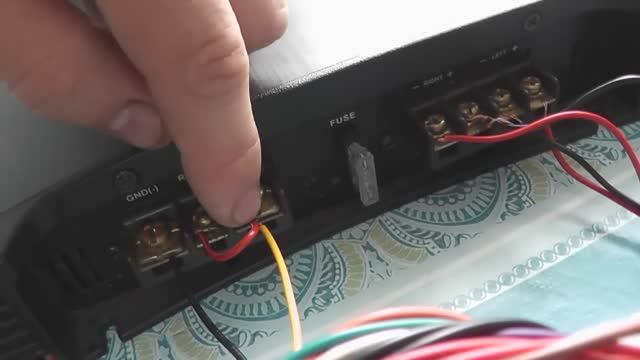 Как подключить автомобильный усилитель и колонки дома от компьютерного блока питания и телефона.