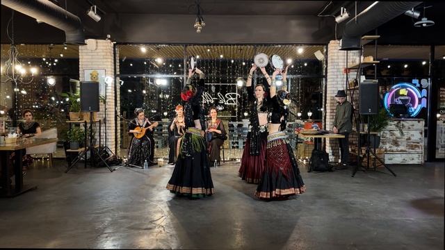 Yallah! и Dakra Tribe - Two gypsies - ATS с тамбуринами