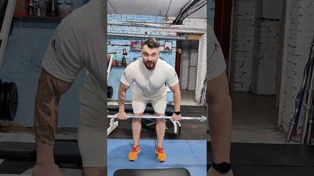 Становая тяга с акцентом на широчайшие мышцы спины