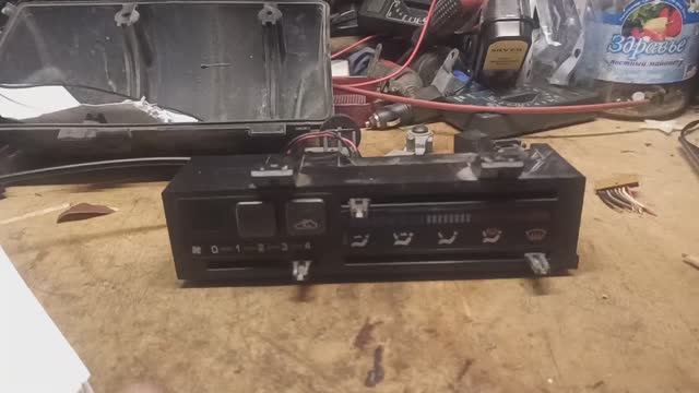 Не работает подсветка блока управления печкой и рециркуляция воздуха салона на субару легаси 92 года