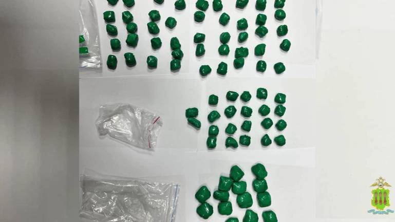 Почти килограмм мефедрона изъяли полицейские у двоих закладчиков на автозаправочной станции в Пензе