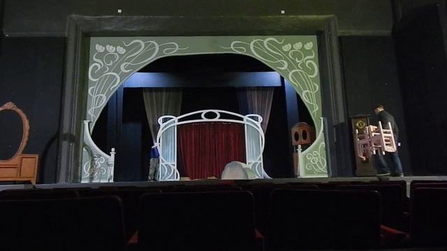 Монтируем спектакли "Шампанского" - "Кошкин Дом"