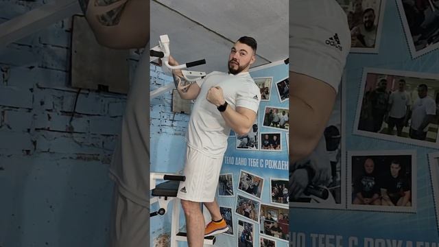 Подтягивания в Граветроне параллельным хватом