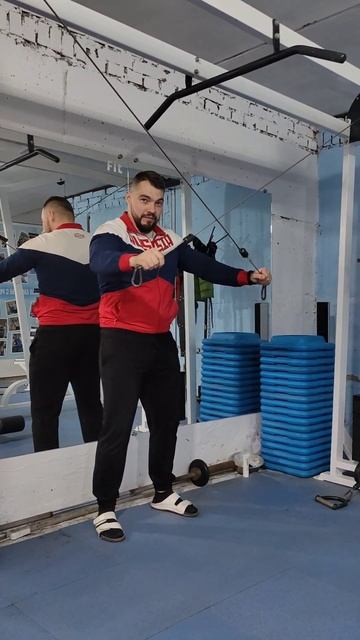 Кроссовер: Махи крест на крест на заднюю дельту