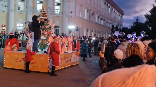 Новогоднее шествие Дедов Морозов и Снегурочек - Геленджик 2022!