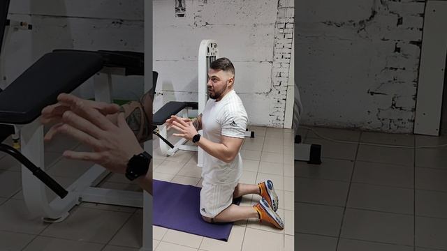 Три маха на четвереньках на ягодицы