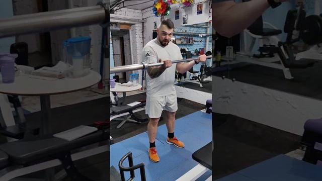 Сгибания рук со штангой