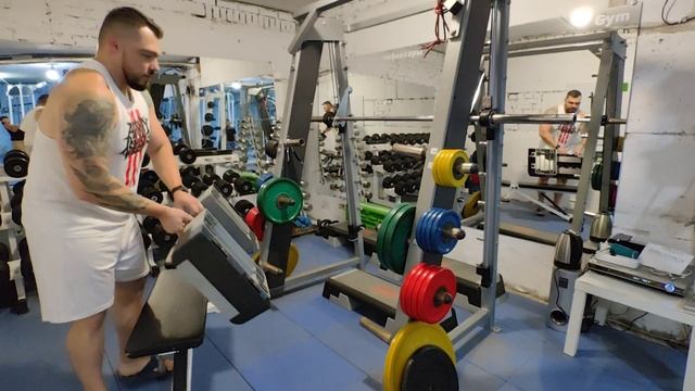 Настройка машины Смита для ягодичного моста