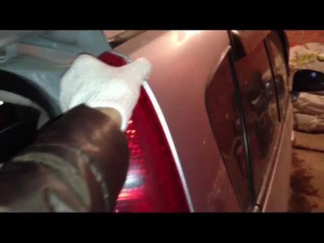 Mitsubishi Colt 2004 Замена ламп задней блок-фары