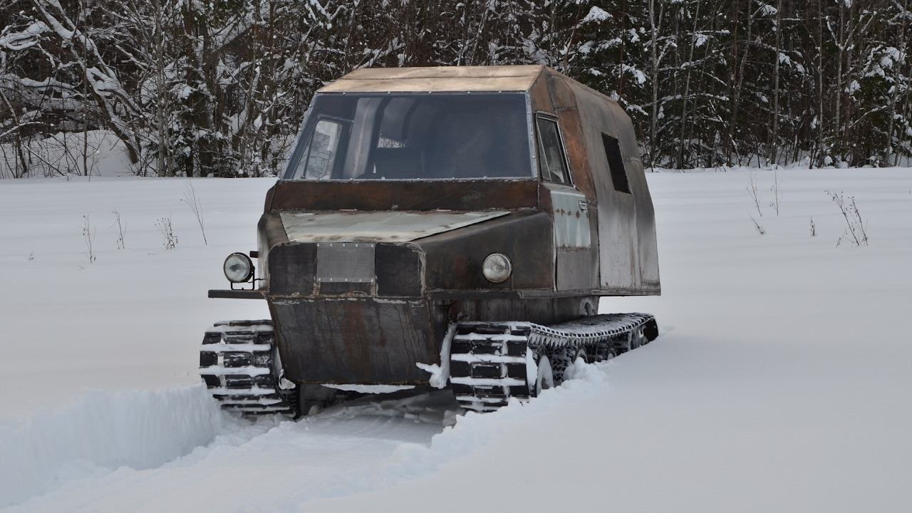 гусеничный вездеход Tirex по глубокому снегу