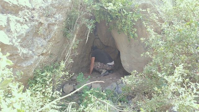 Выживание в горах, строительство убежища под скалами, дикая природа