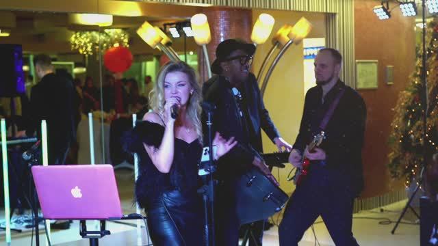 Кавер-группа "Слушай и танцуй" - Промо Бета (вокалистка Елизавета)