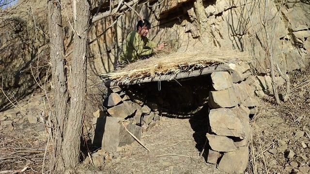 НАВЫКИ ВЫЖИВАНИЯ В ЛАГЕРЕ BUSHCRAFT.СТРОИТЕЛЬСТВО УБЕЖИЩ ИЗ КАМНЯ.ДЕРЕВА.И ГЛИНЫ