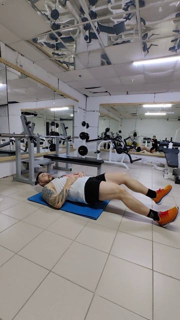 Сгибания ног лежа поочерёдно