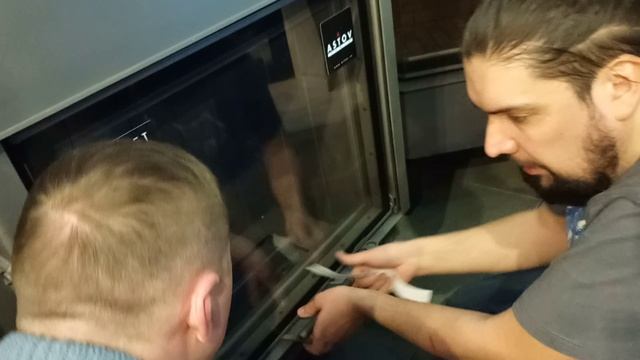 Как проверить силу прижима дверцы