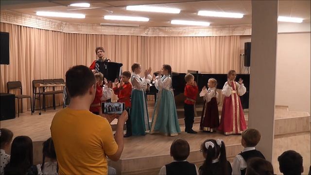 Плясовая Свердловской обл. Ладушки, лады, лады... Исп. Фольклорный анс., мл.группа