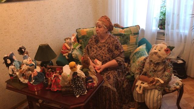 «ТАЙНЫ СТАРОЙ БИБЛИОТЕКИ, или НОВОГОДНИЕ НАВАЖДЕНИЯ БИБЛИОТЕКАРЯ». Лилипуточка. Фрагмент. 2020