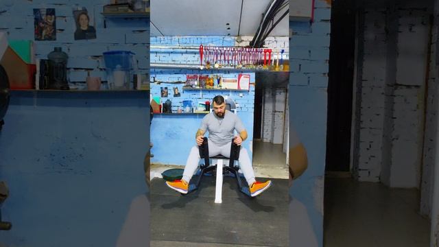 Сведения ног в тренажёре