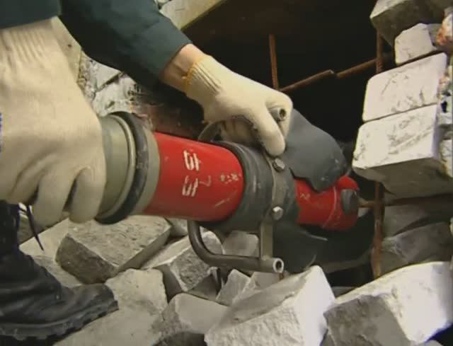 Как спасатели работают в завалах