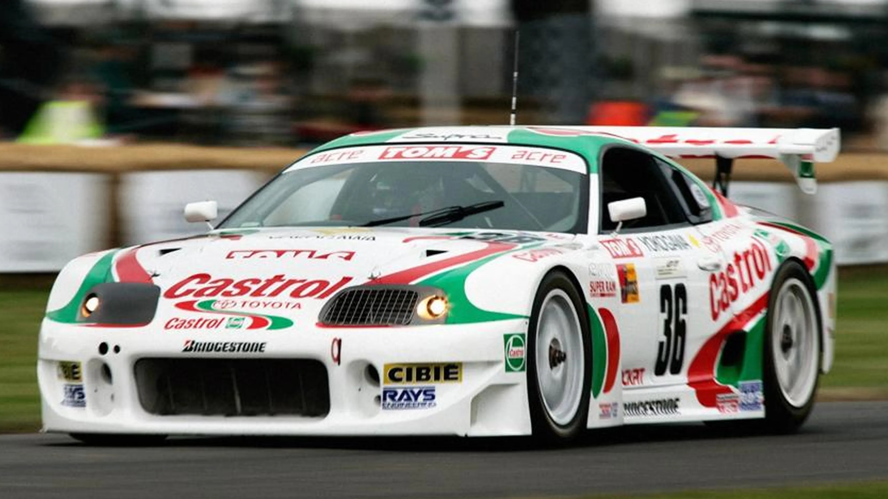 Пенопласт повсюду | Финес и Ферб и гонки Формулы 1 2021 года на Гран-при Абу-Даби