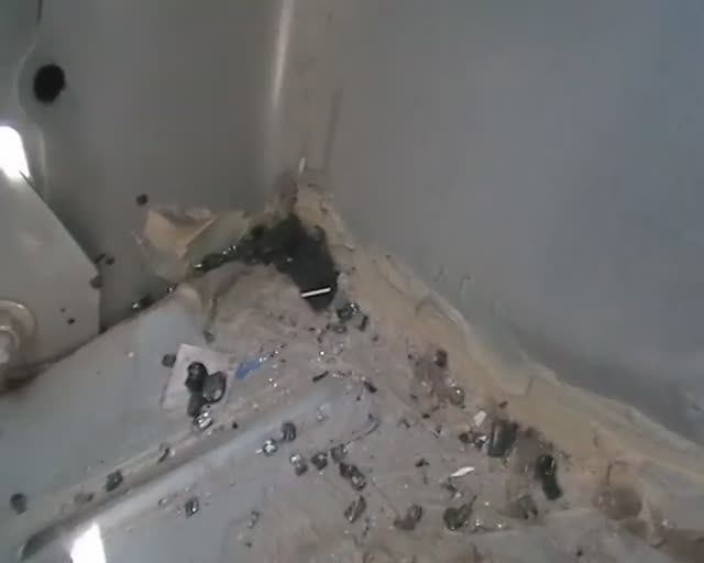 Прикол. Японский герметик швов на кузове авто.