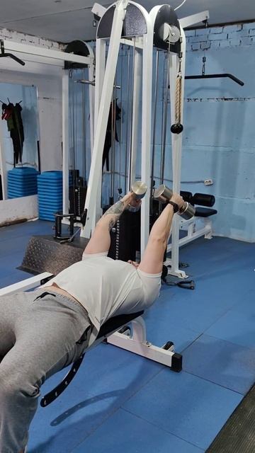 Французский жим с гантелями