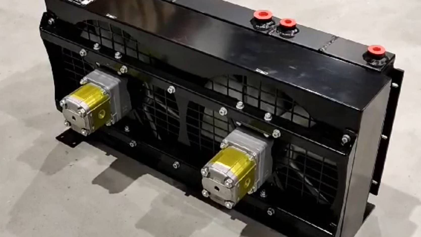 Двухконтурный_маслоохладитель_с_гидромоторами_