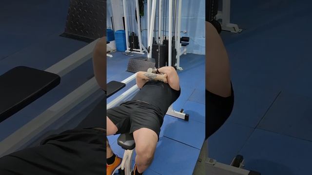 Разгибания рук лежа поочерёдно