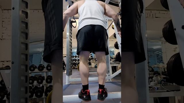 Подъемы на носки стоя в двух положениях стоп 50/50