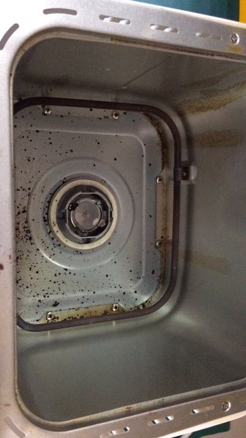 Хлебопечка StarWind SBM2085 - постоянно греет тэн