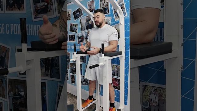 Подъёмы ног на брусьях