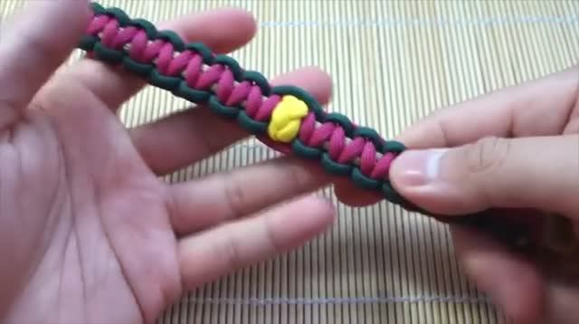 How to Make a Vision Themed Cobra Knot Paracord Bracelet Tutorial_270p_360p
