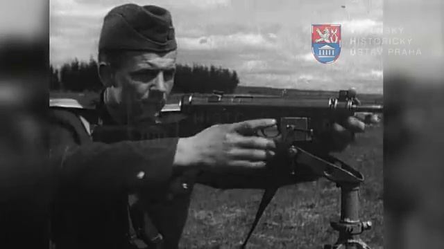 Учебный фильм Огонь с личного оружия по воздушным целям (1956)