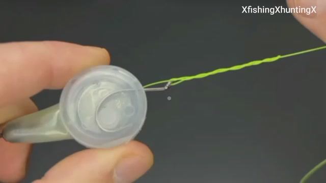 Рыбалка. Изготовление брелока крючковяза из крышки бутылки и магнита.