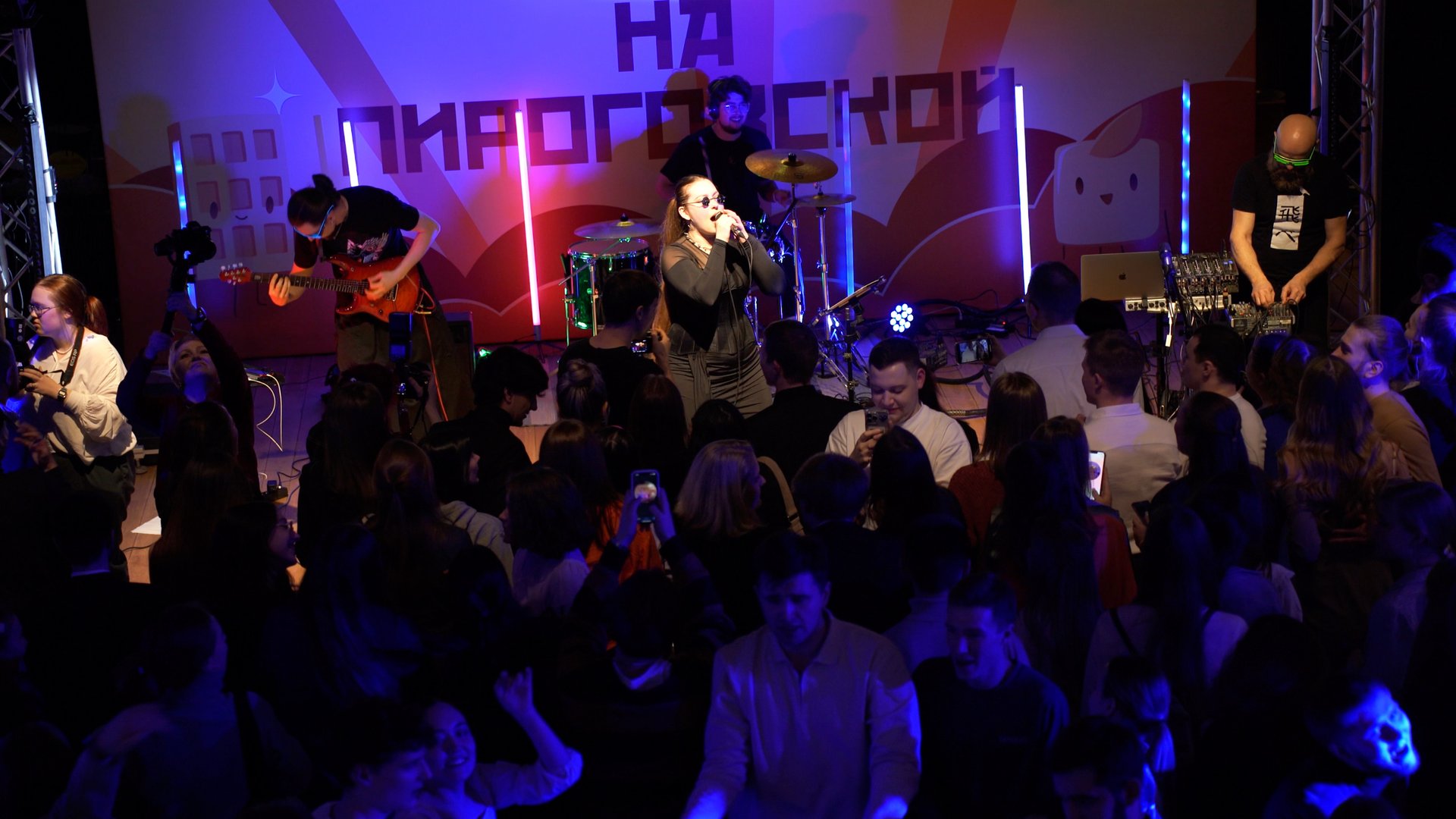 Лаура Диво (КИБЕРБАЛ) – Восемнадцать мне уже