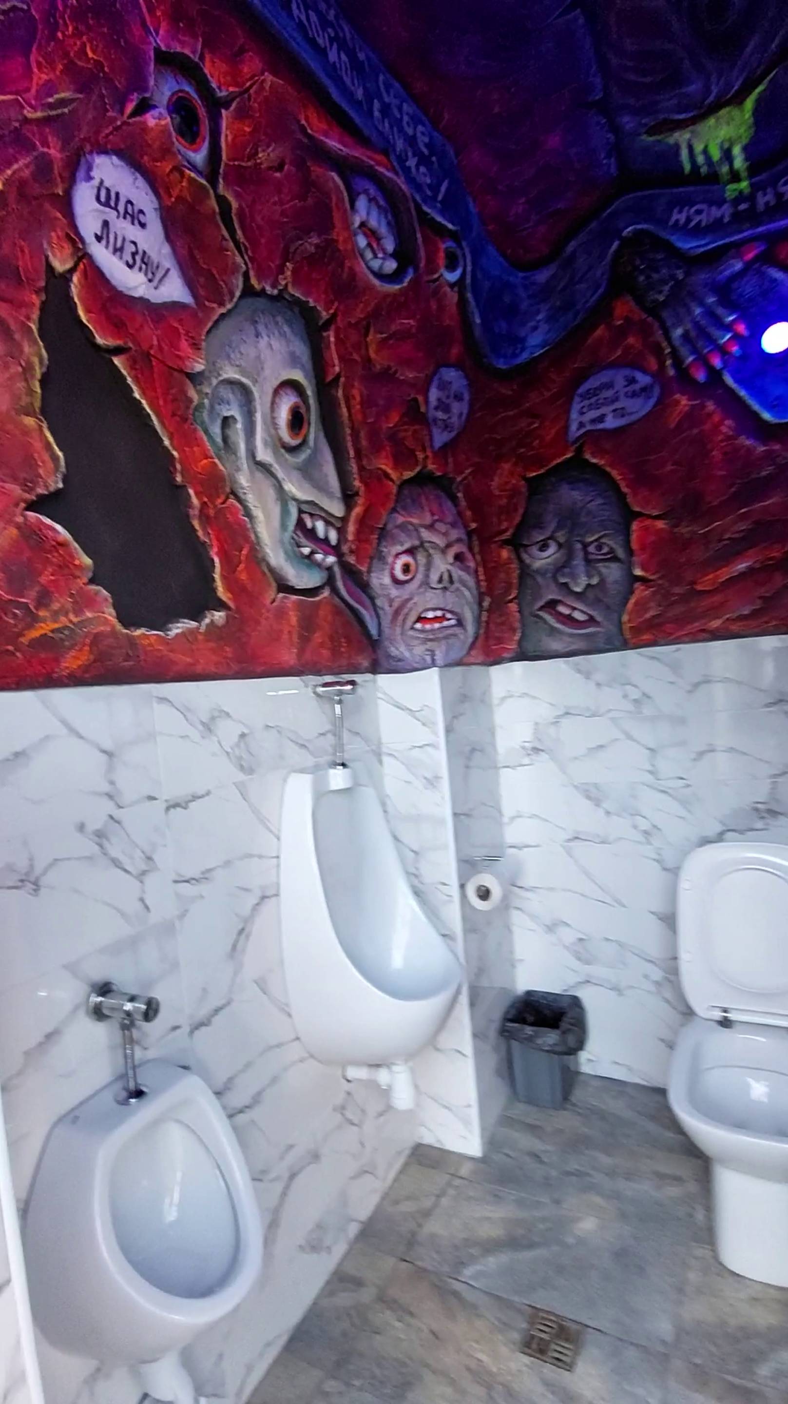 оформление туалетов..артбетон барельеф покраска.парк Еленовка.