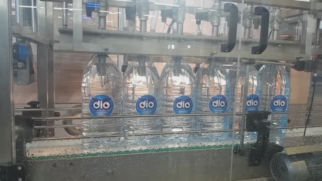 Линия розлива воды в ПЭТ 5л бутыли МРВ-6-6-1 _ Розлив воды в 5л ПЭТ бутыли