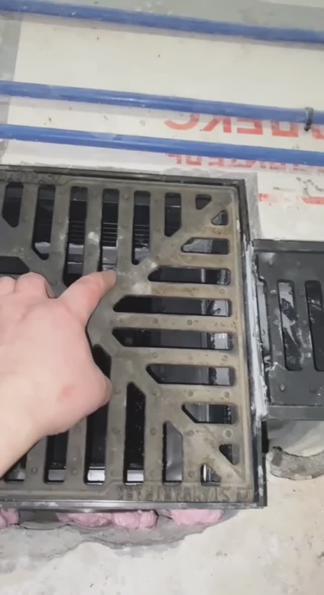 Монтаж трапа с пескоуловителем для гаража #строительство #сантехник #водоснабжение #отопление